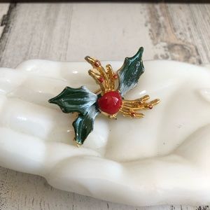 Jewelry | Vintage Christmas Holly Pin | Poshmark